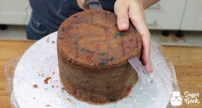 Cake Decorating Basics: Leveling and Torting – Sugar Geek Show