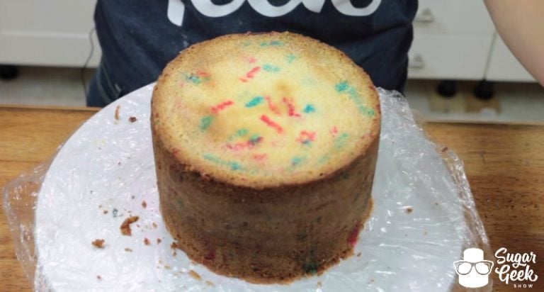 Cake Decorating Basics: Leveling and Torting – Sugar Geek Show