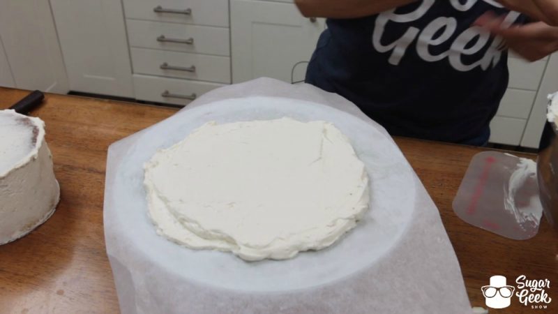 The Upside-Down Method (Sharp Buttercream Edges on Your Cake)