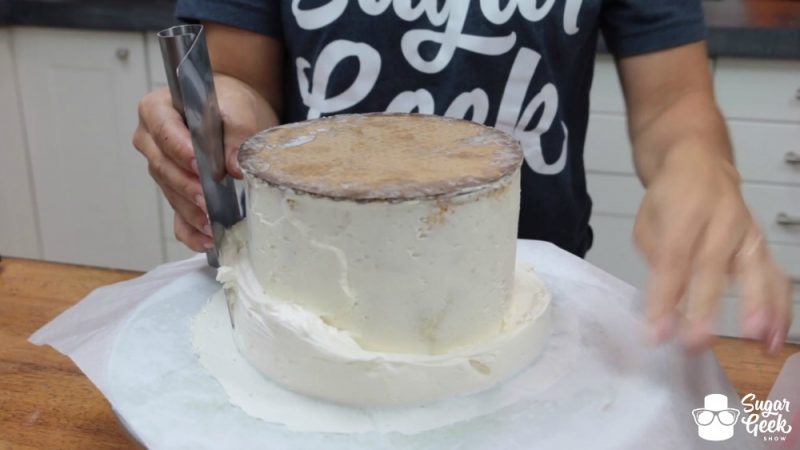 The Upside-Down Method (Sharp Buttercream Edges on Your Cake)