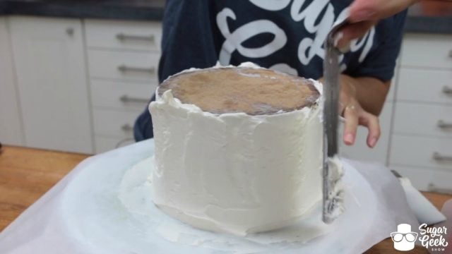 The Upside-Down Method (Sharp Buttercream Edges on Your Cake)