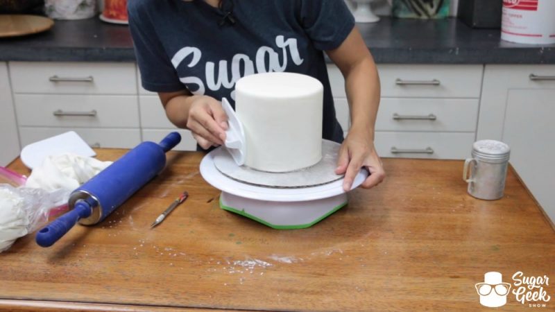 Cake Decorating Basics: Covering a Cake in Fondant – Sugar Geek Show
