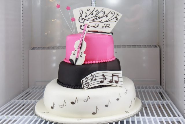 8 Cake Decorating Tips You Need to Know (Beginners) | Sugar Geek Show