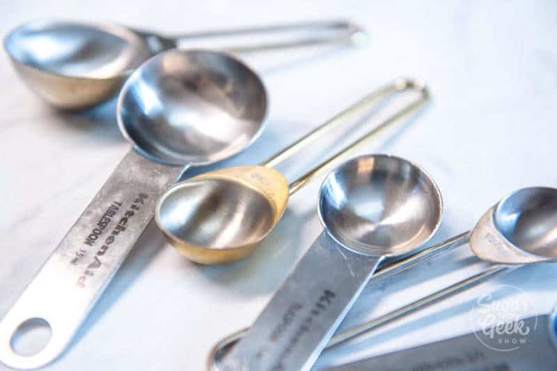 How To Use A Digital Kitchen Scale For Baking | Sugar Geek Show