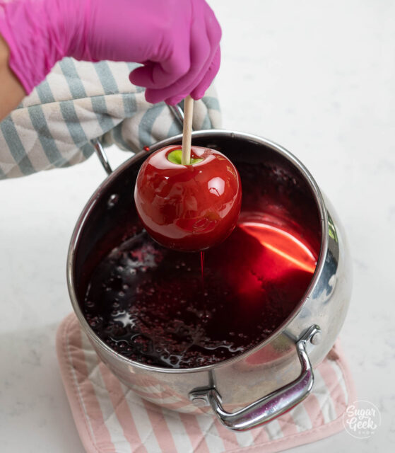 Smooth and Shiny Candy Apple Recipe + Video – Sugar Geek Show